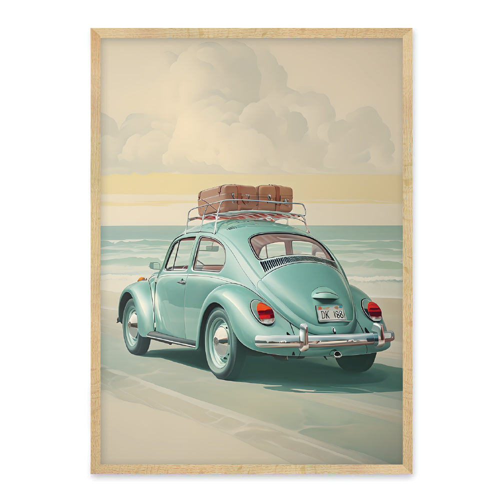 Plakat med bil ved strand og turkisblåt vand – Homedec.dk